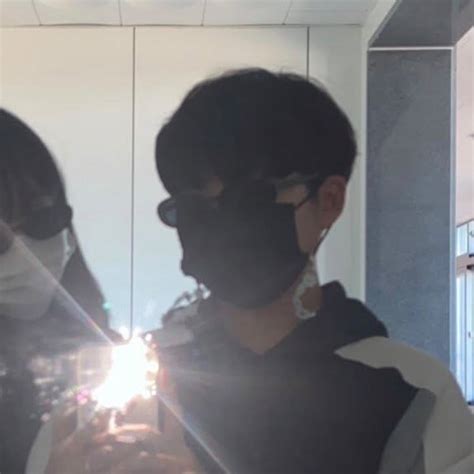 정현 j hyeon 23 Threads Say more