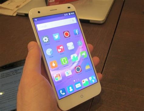 Hands On With The Zte Blade S Smartphone From China Liliputing