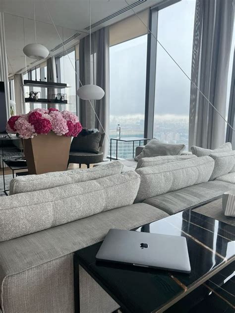 Вид на город красивая квартира москва сити современная квартира в Москве бежевый интерьер