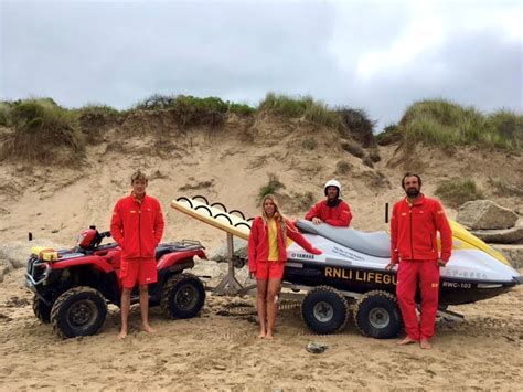 Mawgan Porth Rnli Lifeguards Rescue Four People Trapped On A Dangerous
