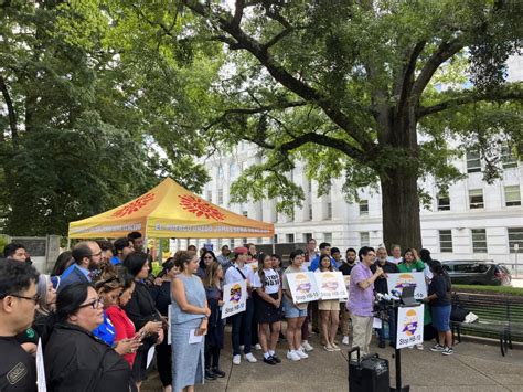 Masiva Presencia De Inmigrantes En Asamblea Legislativa Para Oponerse A