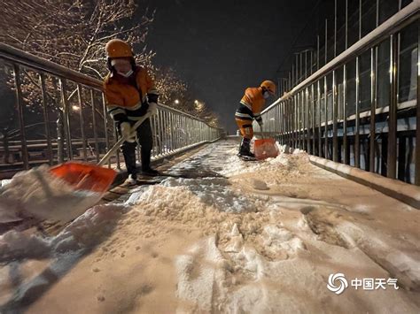 下雪啦北京迎来今冬首场降雪 路面积雪较明显 图片频道