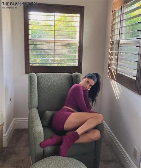 Nicole Williams Sexy In Cozy Xmas Outfit Photos The Fappening