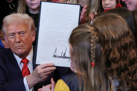 Decreto De Trump Tenta Banir Mulheres E Meninas Trans De Esportes Femininos