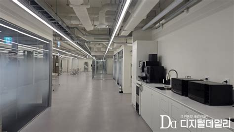 현장 디자인부터 배송까지 한 곳에서무신사 스튜디오 동대문종합시장점 가보니