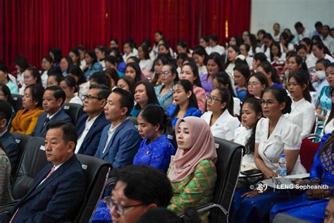 លោក ហ៊ុន ម៉ានី ឱ្យមន្រ្តីមុខងារសាធារណៈ បង្កលក្ខណៈ ងាយស្រួល ដល់ស្រ្តីដែល ចូល ប្រឡងជា មន្រ្តី