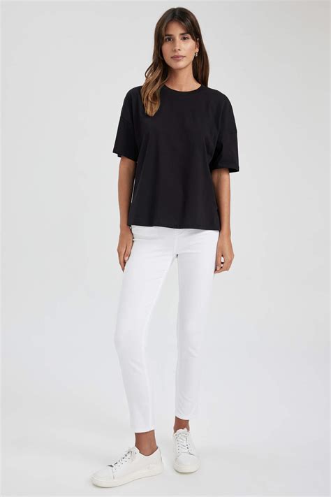 اسود نساء تي شيرت اوفر سايز قطن بيزك بياقة مستديرة 2775801 Defacto