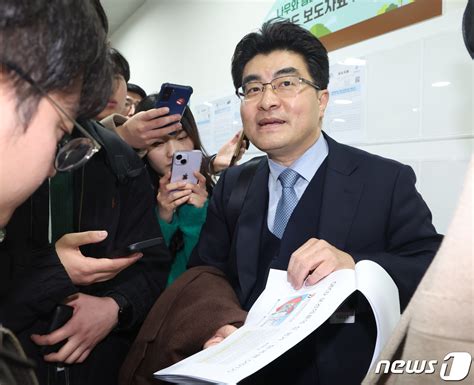 취재진 질문 받는 방재승 서울의대 교사협 비대위원장 네이트 뉴스