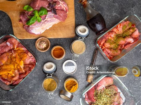 간장 석류 소스 향신료 허브와 같은 다른 양념장의 생고기 건조한에 대한 스톡 사진 및 기타 이미지 건조한 고기 굽기 Istock