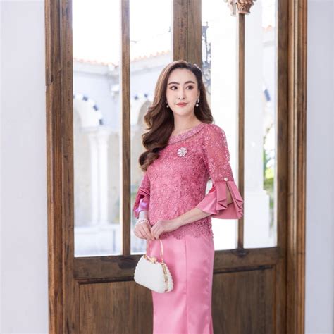 ชุดผ้าไหม ชุดไทยออกงาน By ครูผิง ꧁code 65091 ꧂ เสื้อผ้าไหมสอดดิ้น คอกลมตกแต่งมุกช่วงคอ แต่งแขน