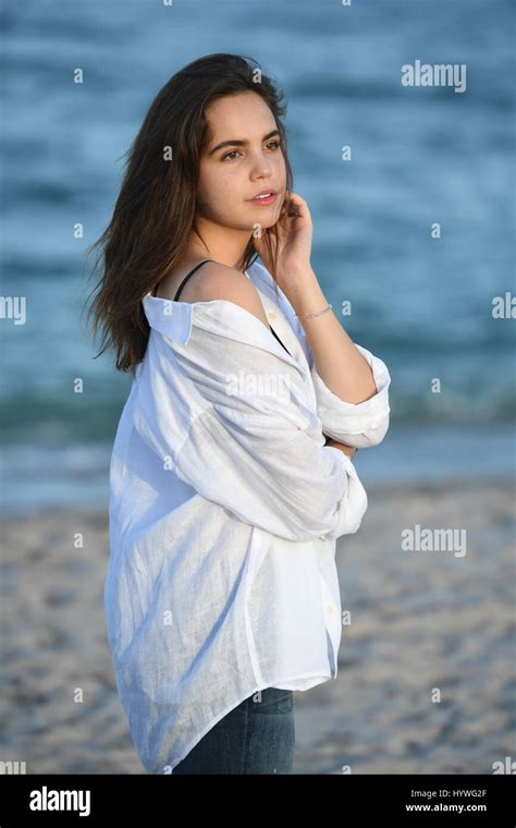 Fort Lauderdale Fl Usa 25th Apr 2017 Bailee Madison Poses For A