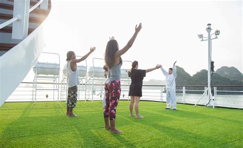 Mon Ch Ri Cruise Halong Bay One Of The Best Mobile Star Resort Izitour