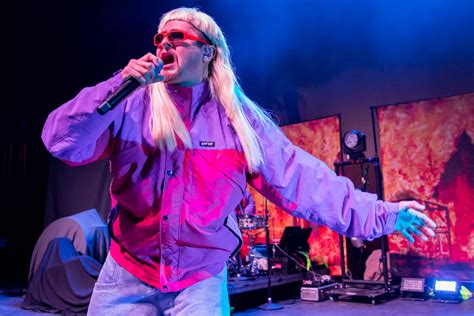Oliver Tree Sänger Von „life Goes On“ Mit 32 Gestorben