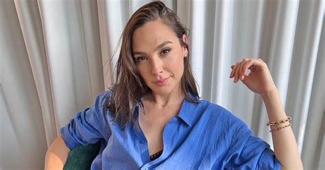 When Gal Gadot Gave Seductive Poses In A Barely There Flower Printed