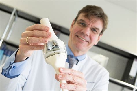 Ehrung Univ Prof Dr Med Philipp Drees Erhält Siegel Des Leading Medicine Guide