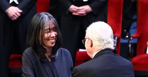 한국인 최초 ‘블루카펫 밟은 한강 메달 받을 때 흘러나온 곡은