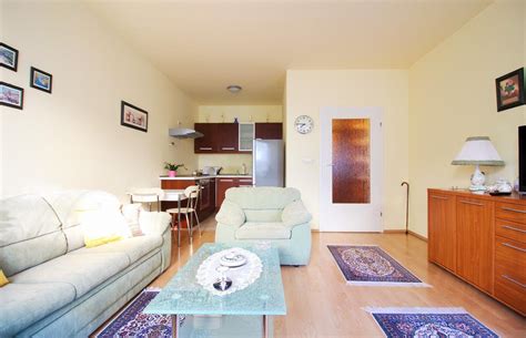 Ezért Ne Tedd Ki A Fikuszt A Lépcsőházba Otthontérkép