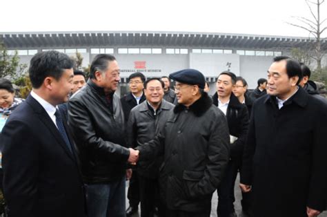 全国政协原副主席李金华参观调研圣旨博物馆 徐州圣旨博物馆是一座规模较大 较早以圣旨为载体 集展示 教育 活动为一体的多功能 综合性皇牍文化博物