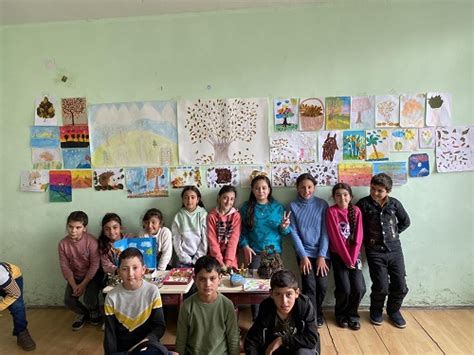 ნინოწმინდის N2 საჯარო სკოლის მეოთხეკლასელებმა გამოფენა „ოქროს შემოდგომა“ გამართეს ეტალონი