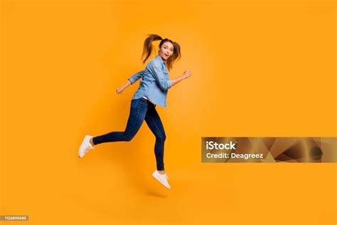 좋은 달콤한 사랑 스러운 Fre의 전체 길이 몸 크기 프로필 측면 보기 금요일에 대한 스톡 사진 및 기타 이미지 금요일 캐쥬얼 의류 휴식 Istock