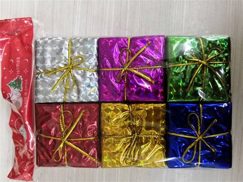 ของประดับปีใหม่ พู่สำหรับประดับปีใหม่ ของสำหรับแต่งปีใหม่ แว่นตา หมวก และ เครื่องประดับปีใหม่