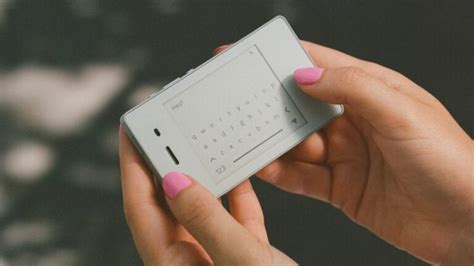 How To Turn Your Phone Into A Minimalist Phone To Reduce Distractions