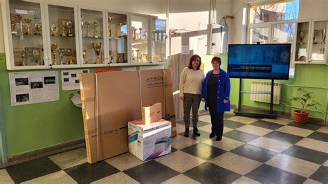 Две детски градини и две училища получиха преносими компютри мултифункционални устройства и