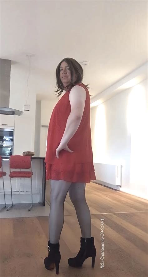 Nicki Crossdress In Einem Sexy Roten Chiffon Kleid Pics Xhamster