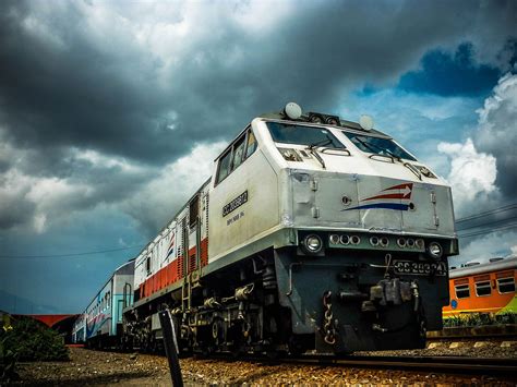 Kereta Api Indonesia Wallpapers Wallpaper Cave