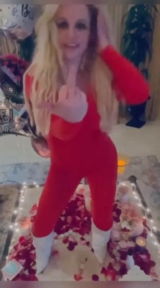 Britney Spears Flips Off Camera Eats Cake From Floor Amid Instagram Return