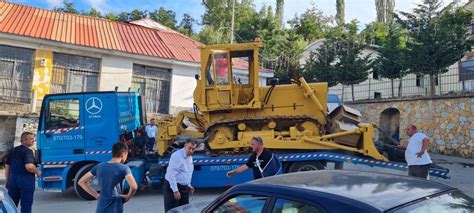 Стигна во Требиште помошта за Македонците во Голо Брдо од татковината Македонија градежна машина