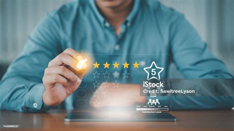 고객은 스마트 폰을 사용하여 온라인 쇼핑을하고 쇼핑 만족도 소셜 미디어 마케팅 프로모션 및 고객 서비스 만족도 설문 조사 응용 프로그램에 대한 피드백은 별 5 개를 가장