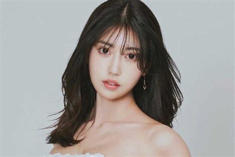 令和の峰不二子がまさかの学歴告白 母校訪問にネット衝撃「才色兼備」「この人半端ねえ」 Encount 2