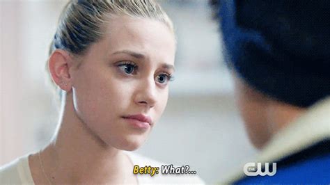 Betty Jughead OMG Betty Jugheads First Kiss In Her Bedroom Bughead First Kiss