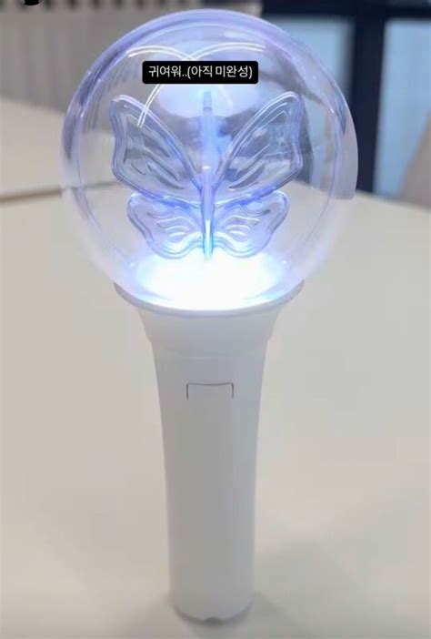 한소희 데뷔 8년만 팬미팅 포스터 제작 참여→응원봉 공개까지