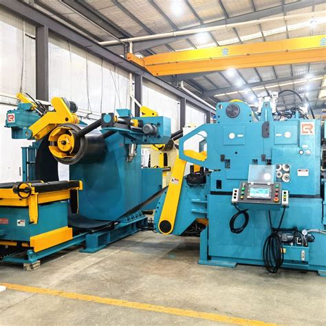 Press Feeding Line With Hyraulic Decoilers Precision Leveler And Servo