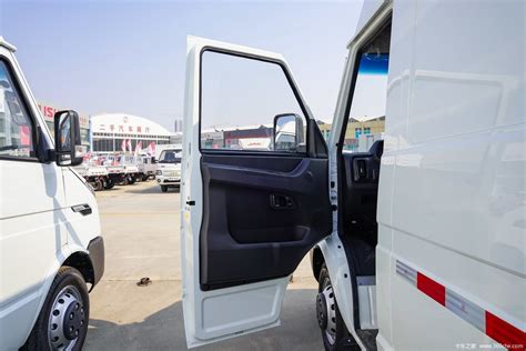 【图】南京依维柯 2023款 新得意 V37 129马力 2 8t中轴中顶封闭货车 国六 实拍图片 1765042 卡车之家