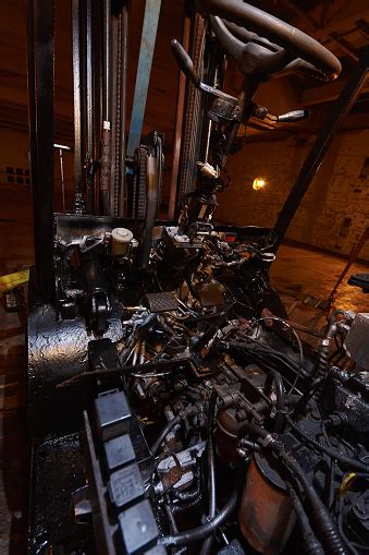 포크 리프트 수리입니다 전문 서비스입니다 자동차 리프트입니다 창 고 수송입니다 포크 리프트 트럭 로더입니다 산업 포크 리프트 트럭입니다 유압 리프트입니다 0명에 대한 스톡