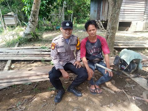 Briptu Andi Ismail Ajak Warga Kampung Lesan Dayak Bijak Bermedia Sosial