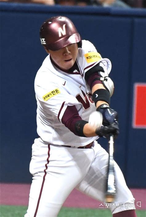 St포토 김재현 득점 찬스에 뜬공이라니 St포토 김재현 득점 찬스에 뜬공이라니