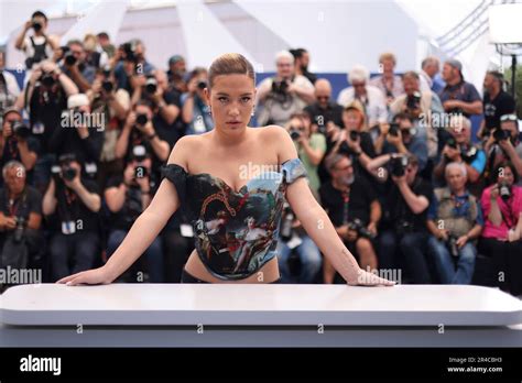 Adele Exarchopoulos Poses For Photographers At The Photo Call For The