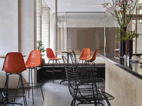 Eames Fibreglass Bar Stool High Bar Stool Vitra Vitra 44054500