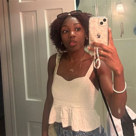 Shania Shaniawoolery • Threads Say More