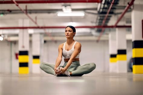 Premium Photo Flexible Sporty Girl Stretching Her Legs In Underground