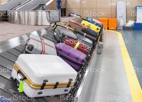 공항의 도착 지역에서 수하물 컨베이어 벨트에 가방 가방에 대한 스톡 사진 및 기타 이미지 가방 공항 공항 터미널 Istock