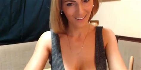 Hot Cougar Milf Masturbating On Web