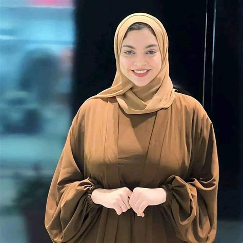 بنت بألف رجال