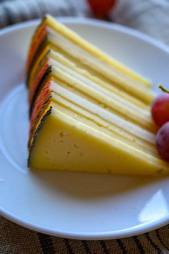 치즈 컬렉션 소와 염소 우유로 만든 스페인 만체고 치즈의 다양한 0명에 대한 스톡 사진 및 기타 이미지 0명 건강한 식생활 노랑 Istock