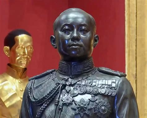 โบราณนานมา พระบรมรูปพระบาทสมเด็จพระมงกุฎเกล้าเจ้าอยู่หัว รัชกาลที่ ๖ แห่งมหาจักรีบรมราชวงศ์