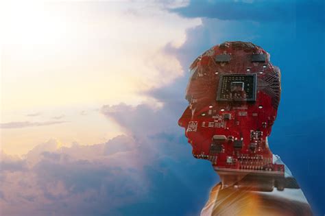 바이오 해킹 Diy 생물학은 두뇌와 몸 인간의 미래를 업그레이드합니다 신체적 인지 적 성능 향상 과학적 연구 하늘 배경에 이중 노출 남자 실루엣과 Pc 마더 보드 활력에